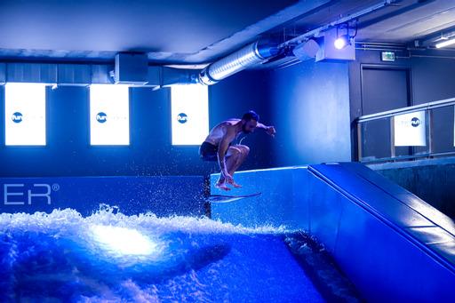 « On vient faire de la vague » : en plein Paris, les surfeurs ont ...