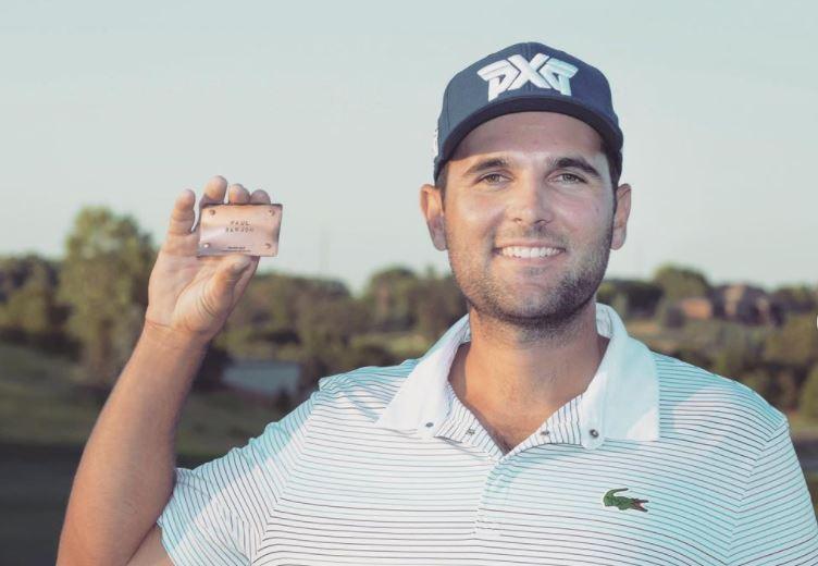 Paul Barjon célèbre son accession au PGA tour avant les finales du Korn ...