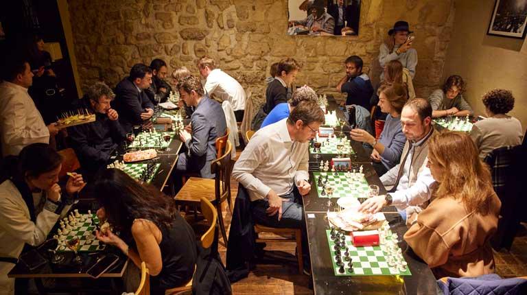 Blitz Society, le nouveau café d'échecs de Paris aime le jeu éclair