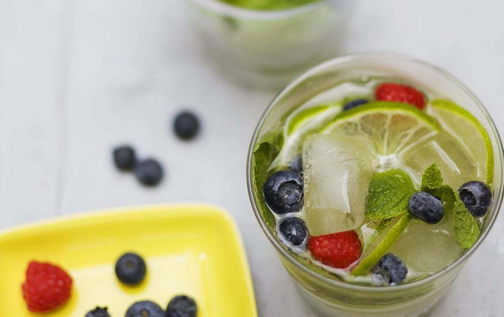Virgin mojito aux fruits rouges