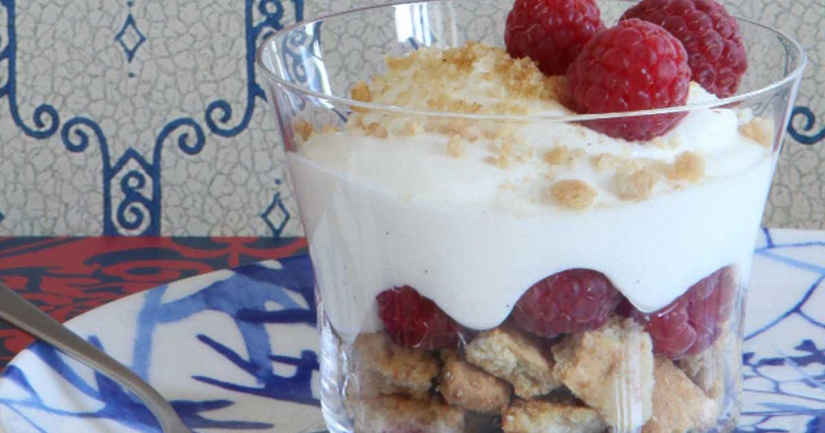 Trifle à la framboise et aux éclats de biscuit