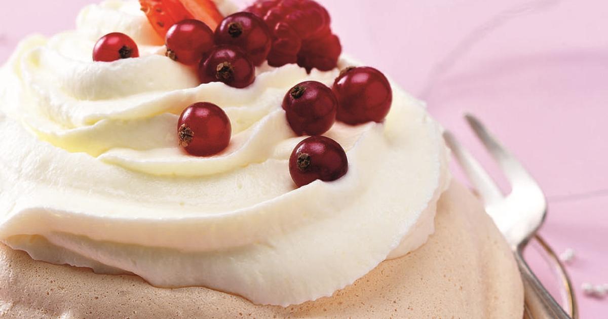 Pavlovas aux fruits rouges et chantilly