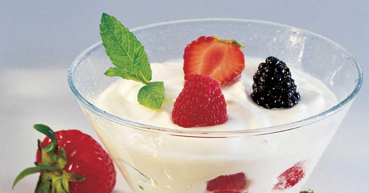 Mousse de fromage blanc aux fruits rouges et amandes