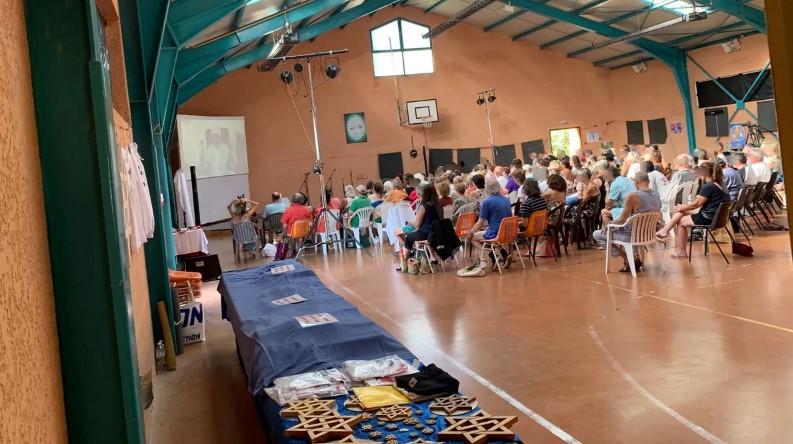 Le Figaro s'est infiltré dans la secte Raël: notre série