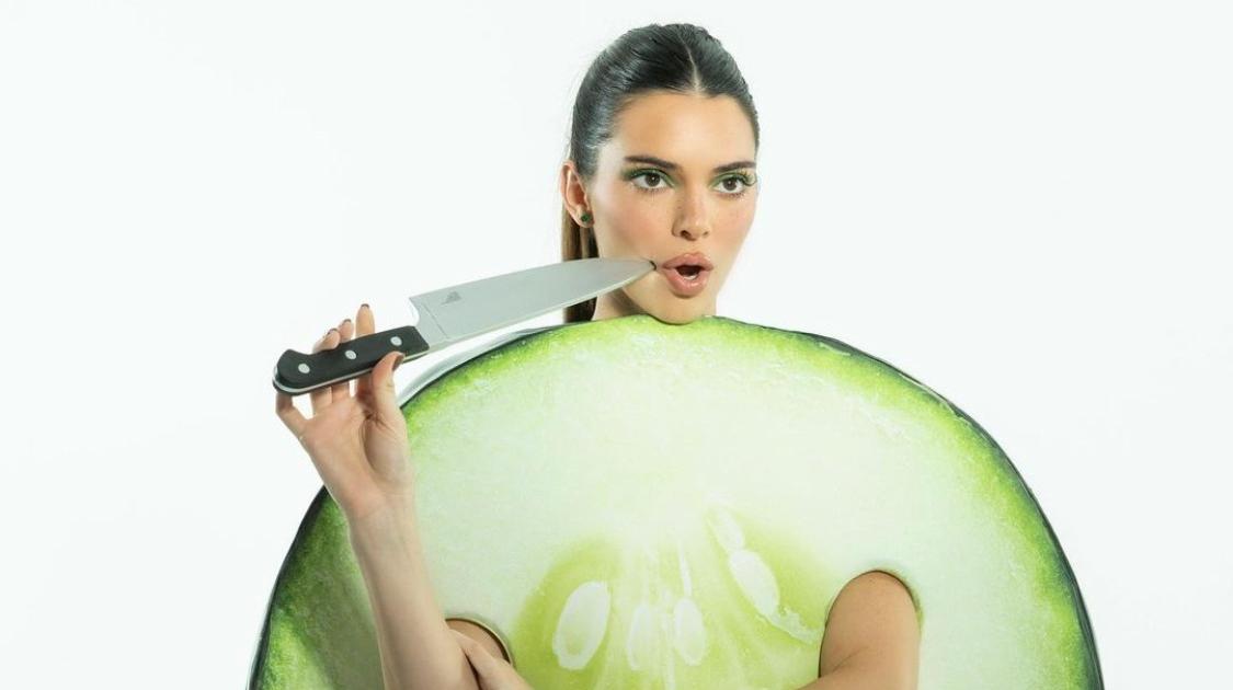 Déguisée en tranche de concombre, Kendall Jenner parodie sa propre ...