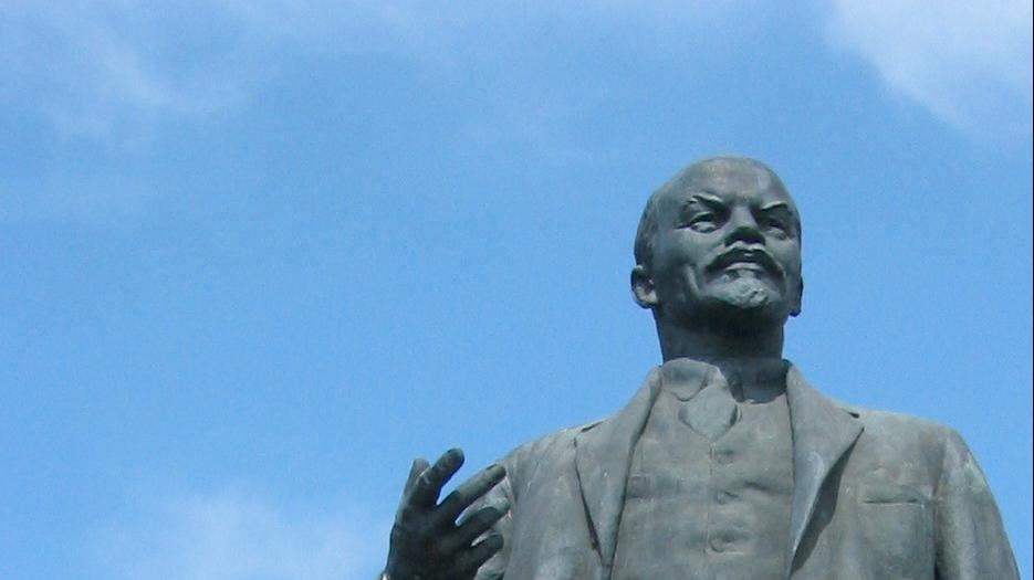 Guerre en Ukraine : les autorités d'occupation russe remettent une statue de Lénine à Mélitopol