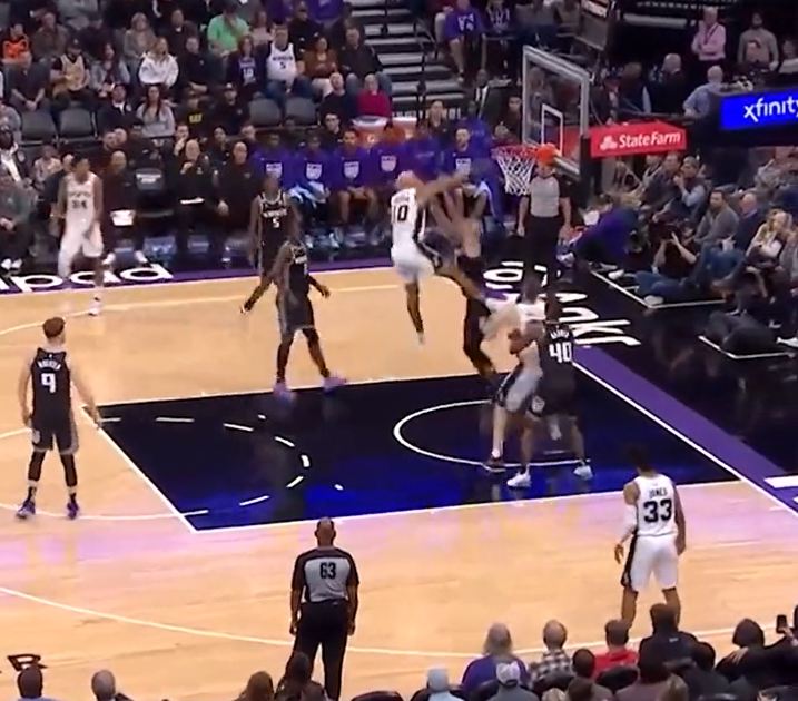 NBA : Sochan l'alpiniste, un smash rageur digne de Rodman