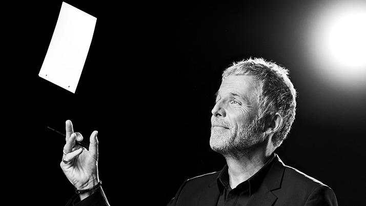 Stéphane Guillon en scène sur Paris Première : «Emmanuel Macron offre ...