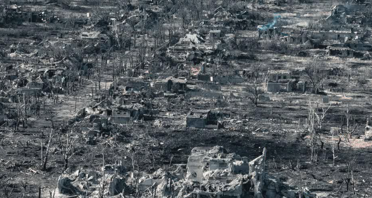 Guerre en Ukraine : Marinka, une ville du Donbass réduite en cendres