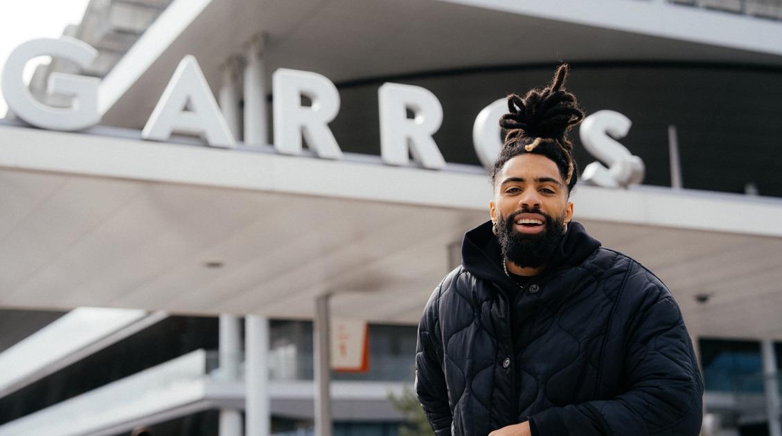 Roland-Garros se transforme en scène pour l'humoriste Fary le temps d ...