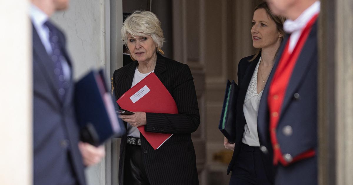 Remaniement : 40 associations féministes appellent au maintien de la ...