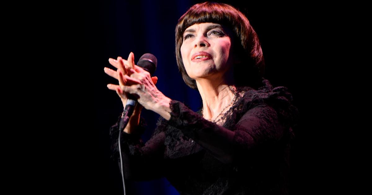 Mireille Mathieu fustige Emmanuel Macron, qui n'a «pas la carrure pour jouer les médiateurs ...