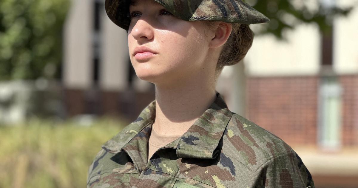 The first photos of Princess Leonora of Spain in military uniform have ...