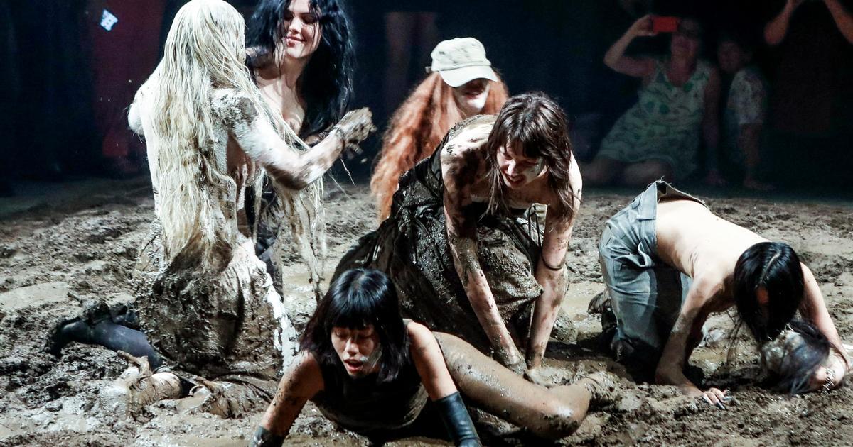 En vidéo, un défilé finit en combat de boue à la fashion week de New York