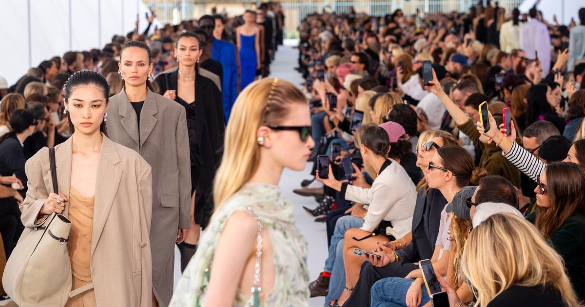 Un ahurissant marché noir à la Fashion Week de Paris : des places de ...