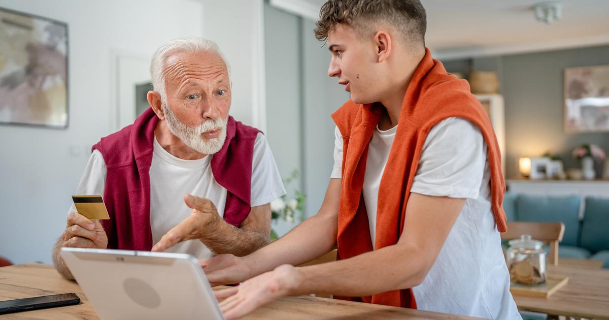 Retirer de l’argent avec la carte bancaire de ses parents à leur insu ...