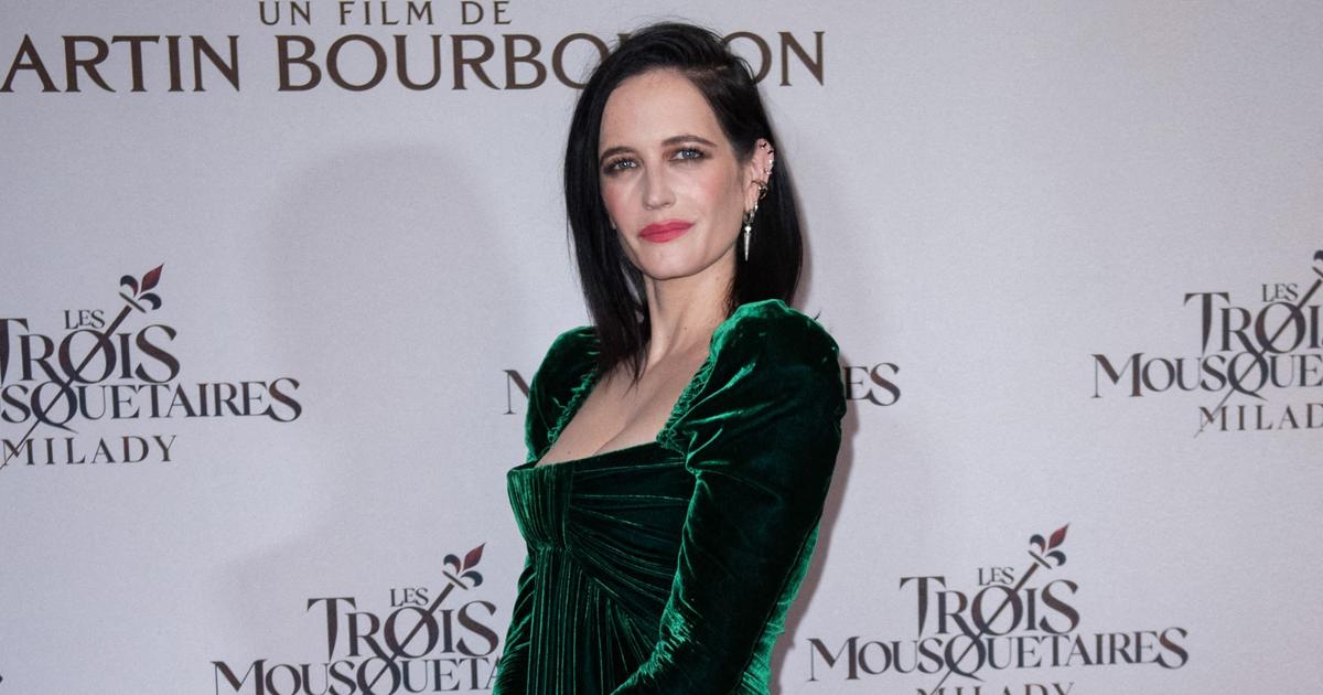 L'apparition invraisemblable d'Eva Green dans les rues de Paris, pieds ...
