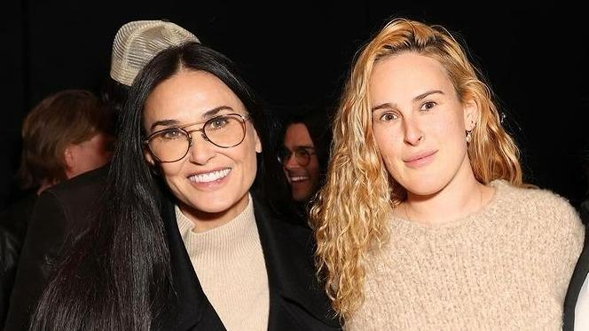 Bras dessus, bras dessous, Demi Moore et sa fille Rumer posent ...