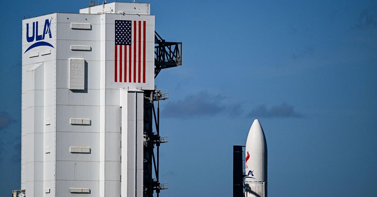 United States A New Rocket Carrying A Lunar Lander In Place For Take