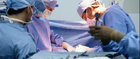 Éventration abdominale : comment se passe l'opération