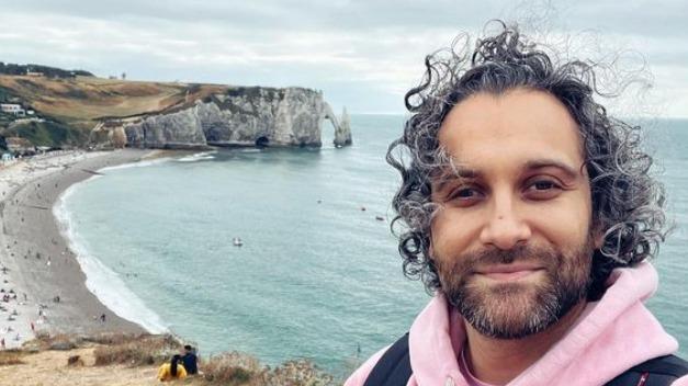 L’humoriste Seb Mellia est accusé de violences sexuelles par une ...