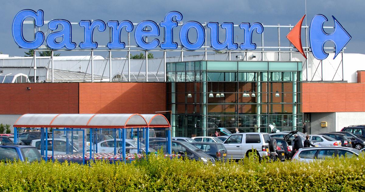 Carrefour va installer des panneaux solaires sur 350 de ses parkings