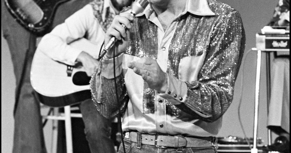 PHOTOS - Eddy Mitchell : retour sur son évolution physique au fil de sa ...