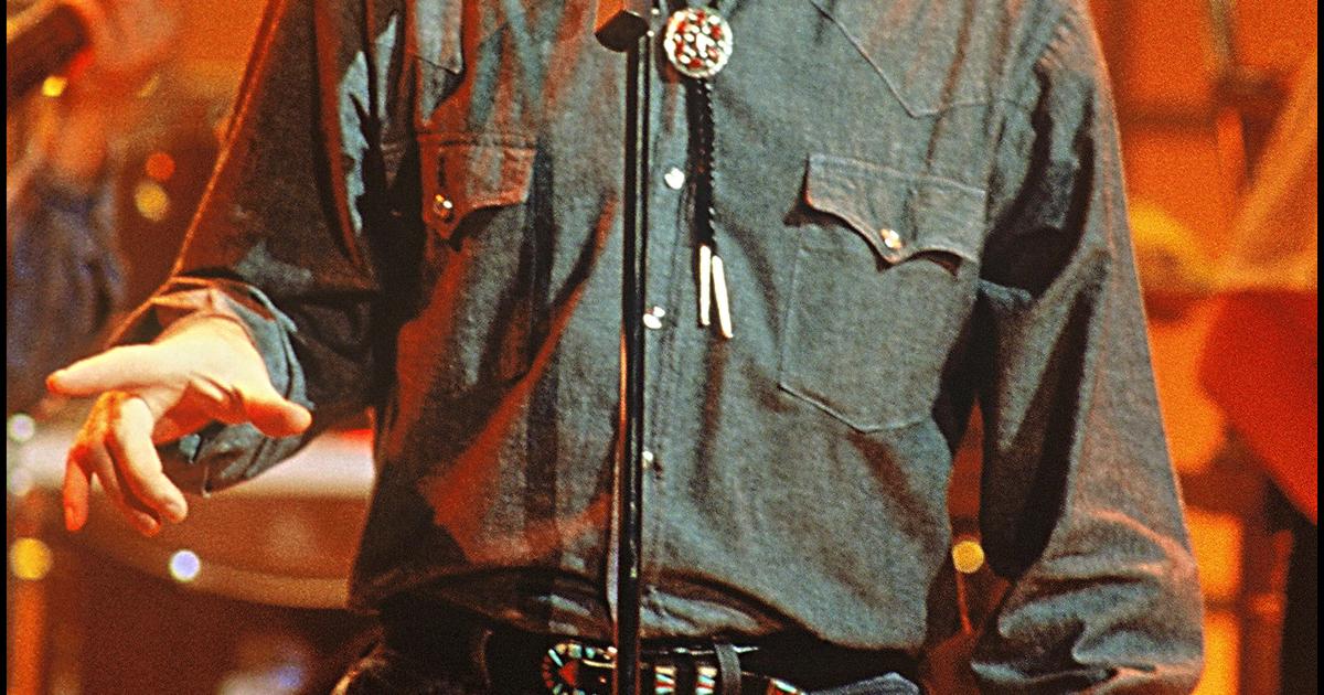 PHOTOS - Eddy Mitchell : retour sur son évolution physique au fil de sa ...