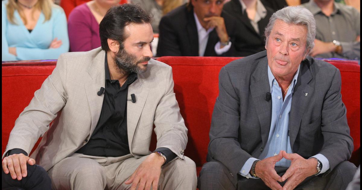 PHOTOS - Alain Delon : découvrez les membres de sa famille PHOTOS - Alain Delon : découvrez les membres de sa famille