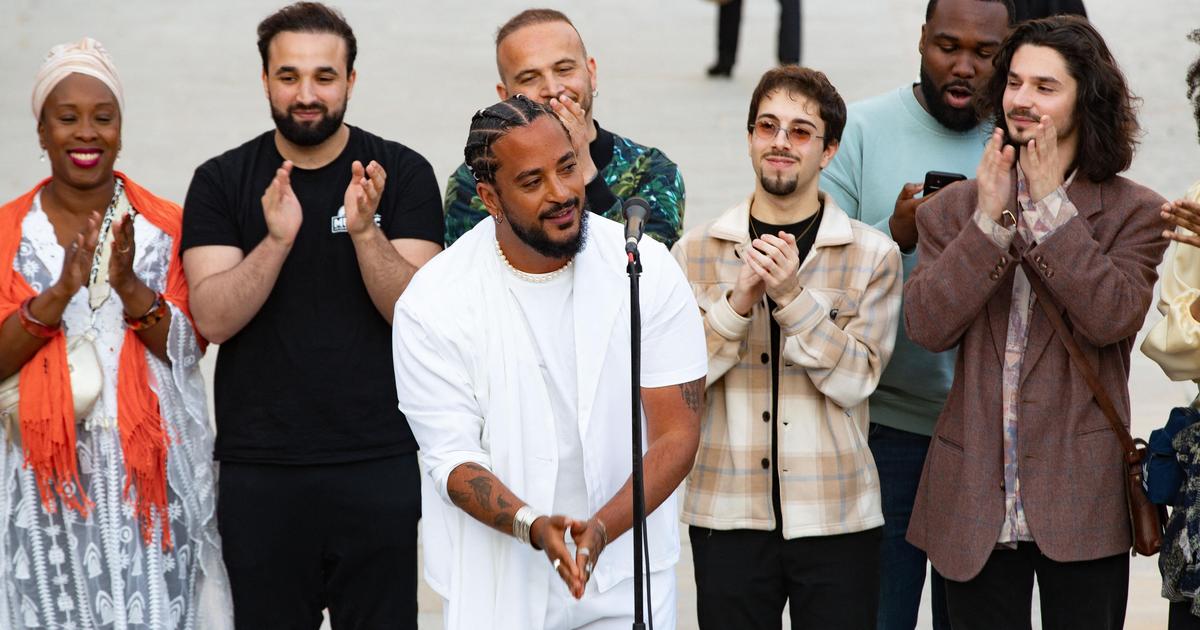 PHOTOS - Slimane s’engage : son show improvisé en plein Paris crée l’émoi