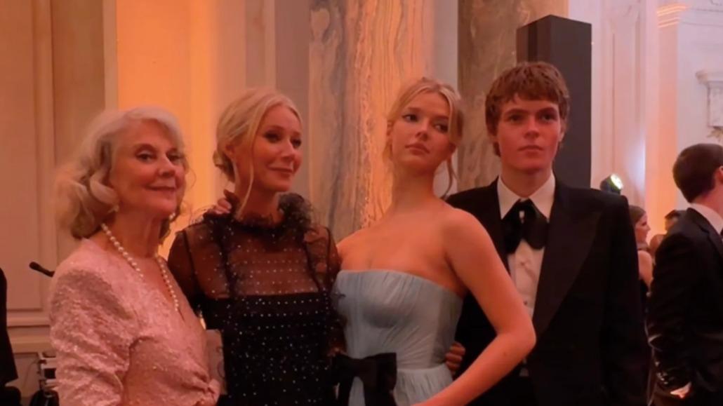 VIDÉO GALA - Apple Martin, la fille de Gwyneth Paltrow, au Bal des ...