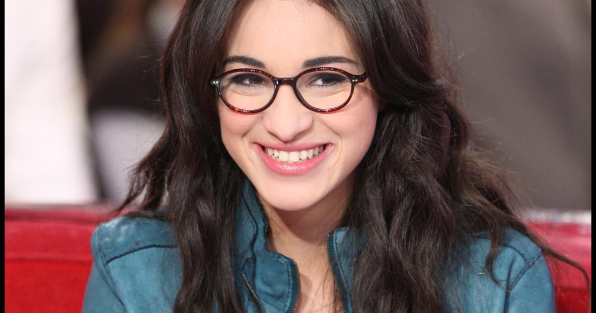 PHOTOS - Camélia Jordana sublime lors de la Fashion Week parisienne : découvrez son évolution ...