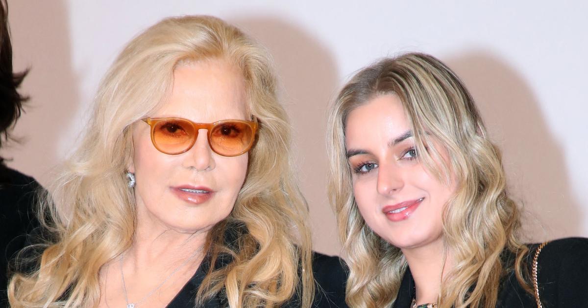 PHOTOS - Florence Foresti et sa fille Toni, Sylvie Vartan et sa fille Darina… Les duos mères ...