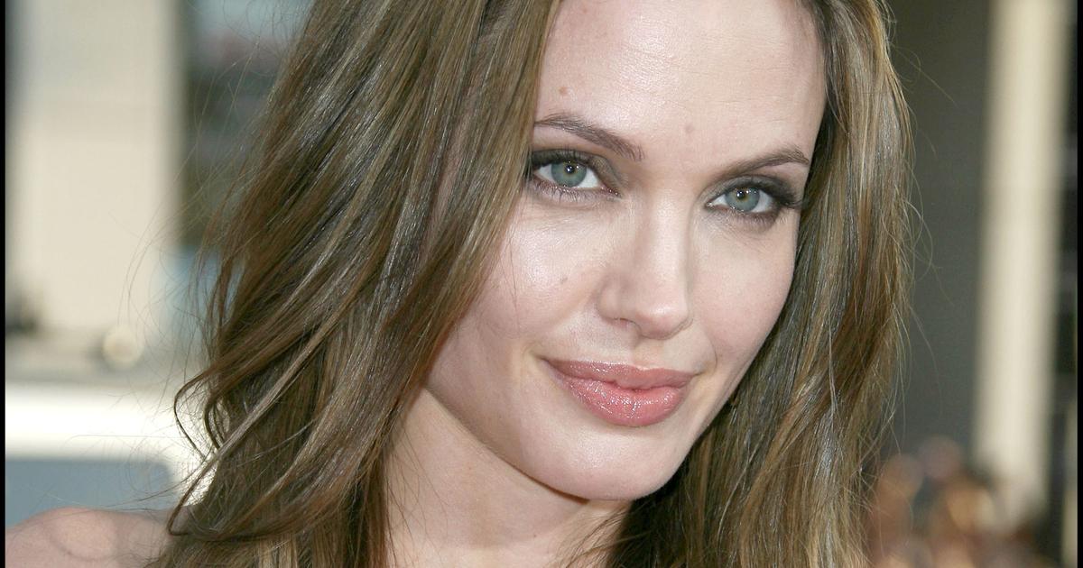 PHOTOS - Les plus belles coiffures d'Angelina Jolie au fil du temps