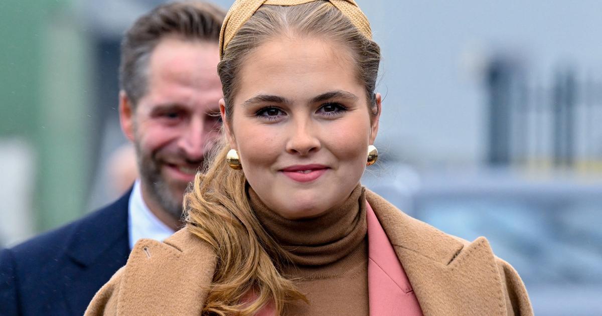 Très élégante dans un sublime costume rose, Amalia des Pays-Bas fait sensation pour son premier ...