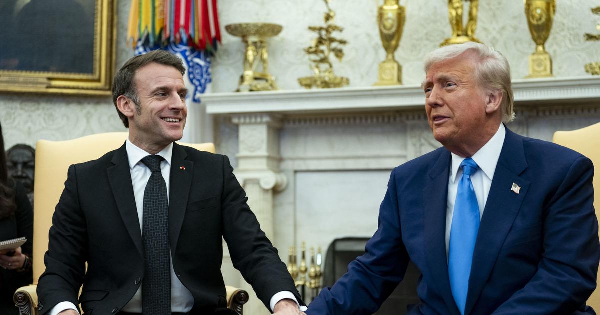 “Ça ne choque personne ?” : Emmanuel Macron très tactile avec Donald ...