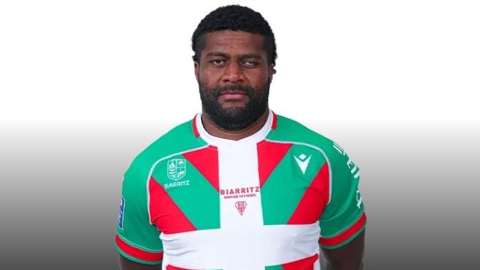 Rugby : Licencié par Biarritz pour avoir mordu un coéquipier, Dakuwaka ...