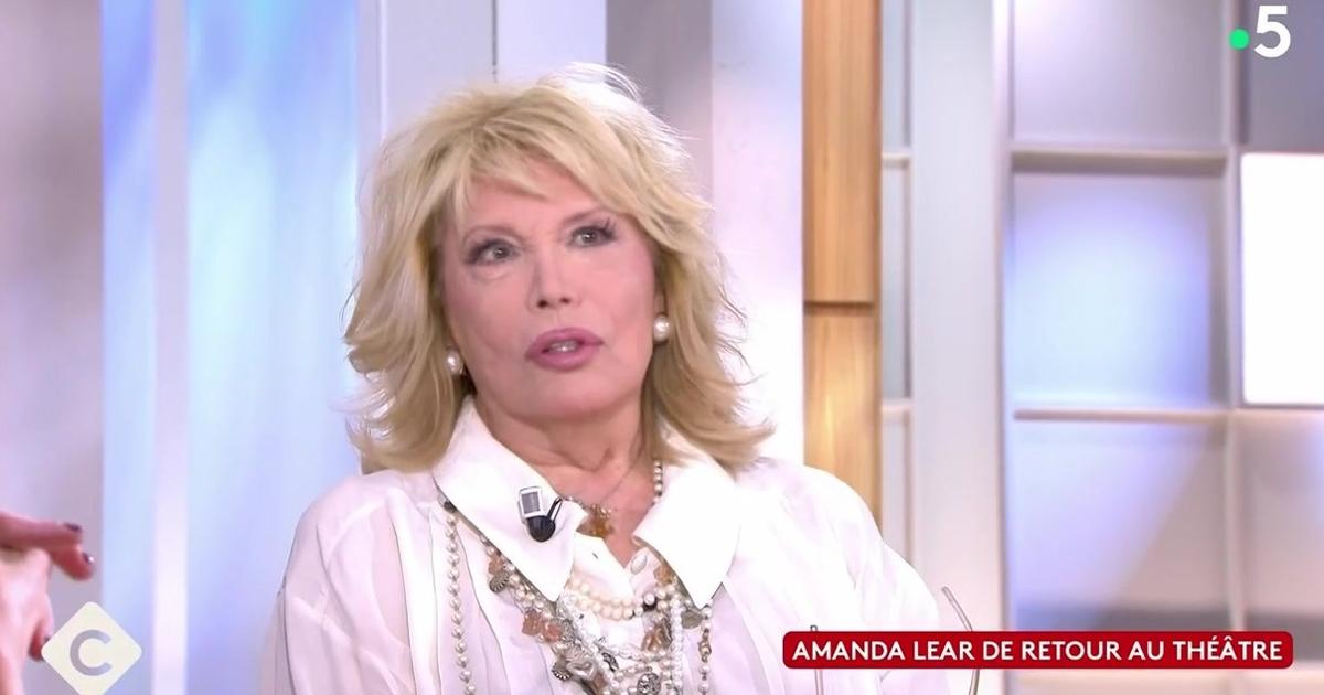 Amanda Lear cash sur ses finances : “Le théâtre, c’est mal payé”
