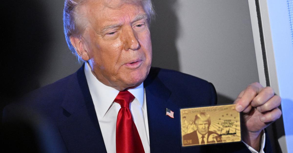 Donald Trump présente la «gold card» à son effigie, un visa permanent à ...