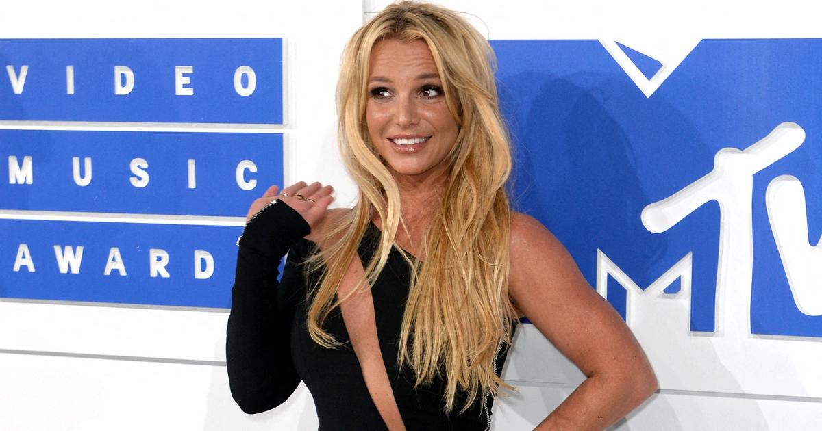 Britney Spears débarque à l’aéroport de Mexico avec une étrange poupée ...