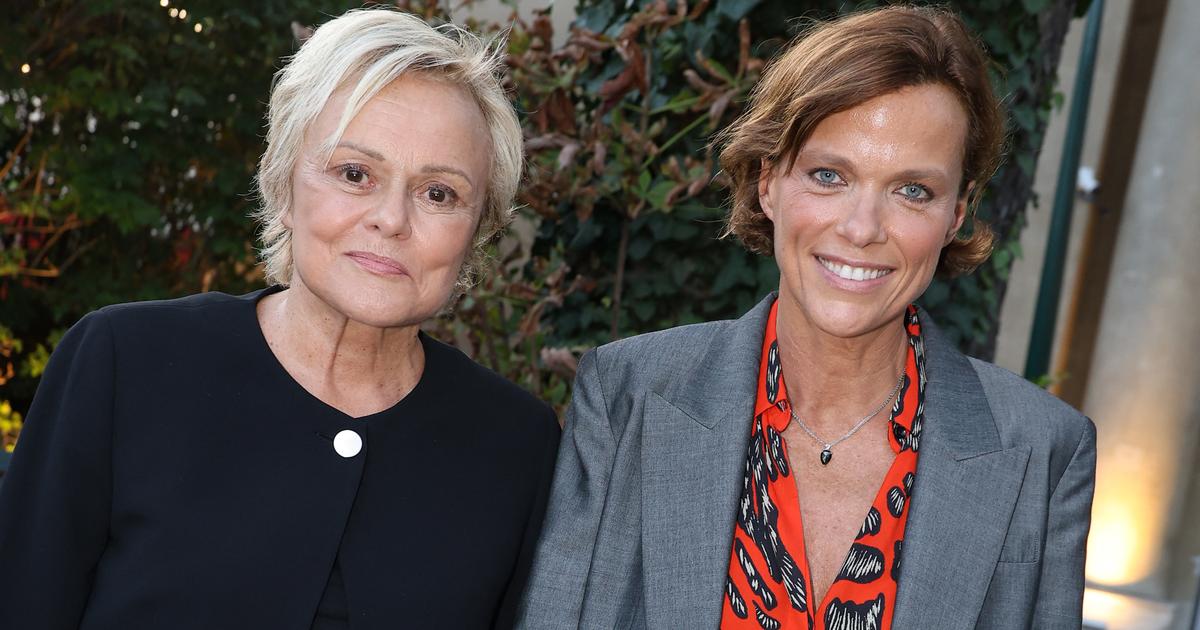 Muriel Robin : sa villa en banlieue chic de Paris où elle vit avec sa ...