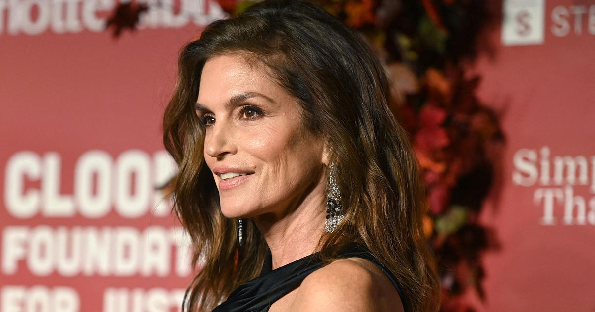 Cindy Crawford et Jennifer Garner qui posent avec des survivants de l ...