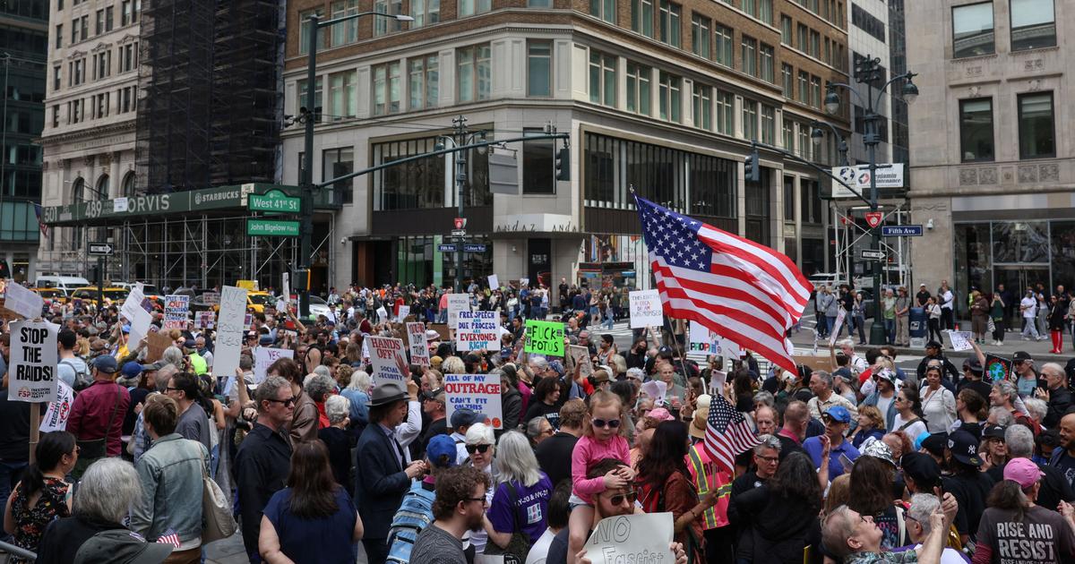 «Pas de roi en Amérique» : des milliers d'Américains dans la rue contre Trump