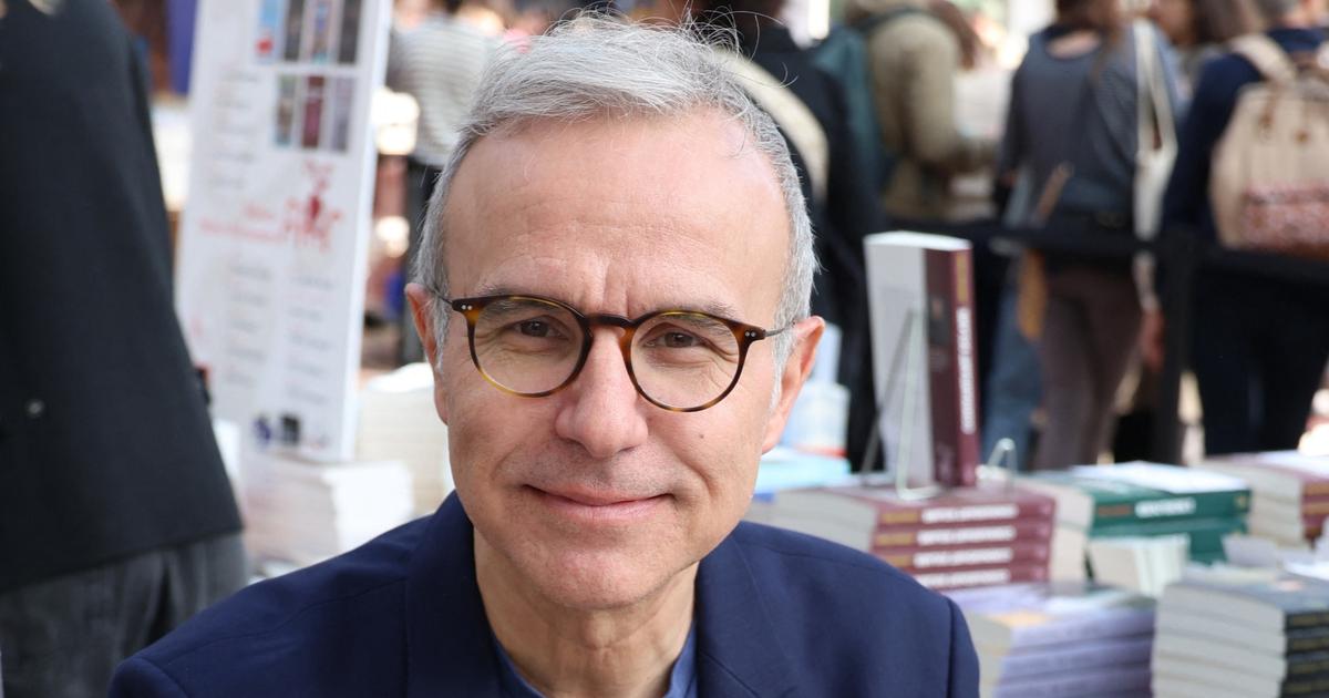 Philippe Besson ouvre les portes de son sublime appartement parisien ...