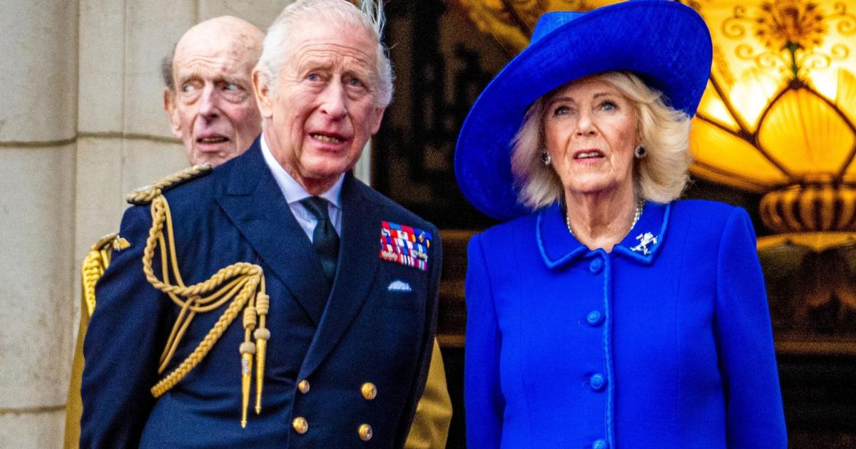 Charles III et Camilla émerveillés devant leurs portraits pour le ...