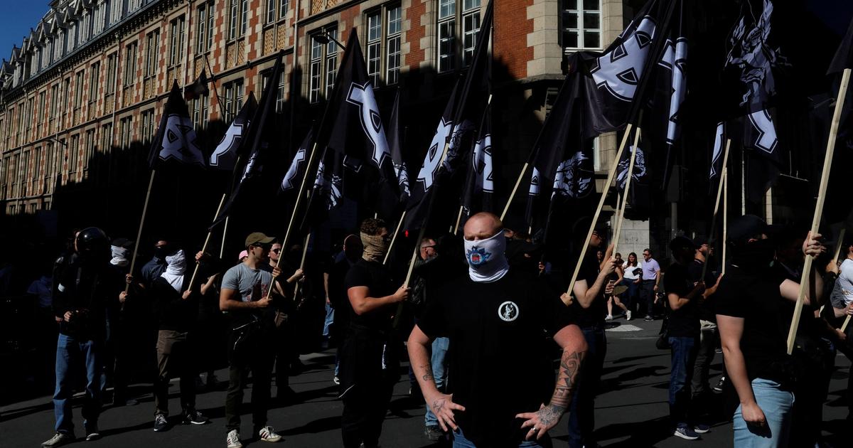 Paris : environ un millier de militants d'ultradroite défilent dans les rues de la capitale