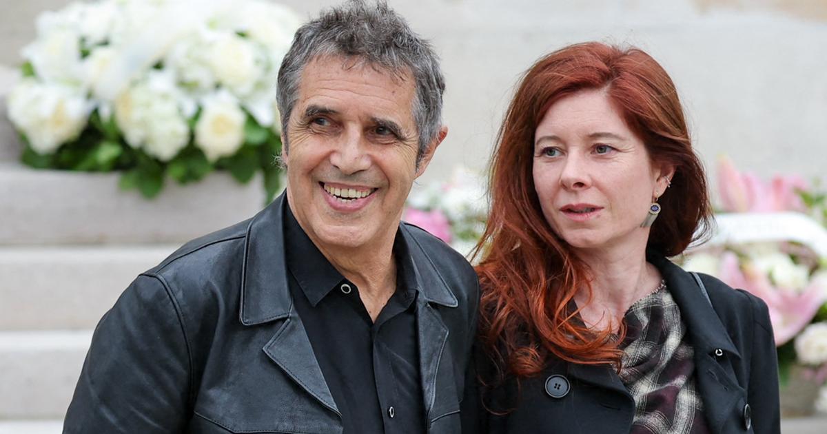 Julien Clerc heureux, son bel hommage à Hélène, son épouse de 30 ans sa ...