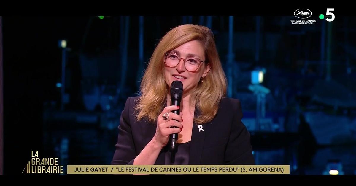 Surprise ! Julie Gayet surgit face à son ex Santiago Amigorena, moment ...