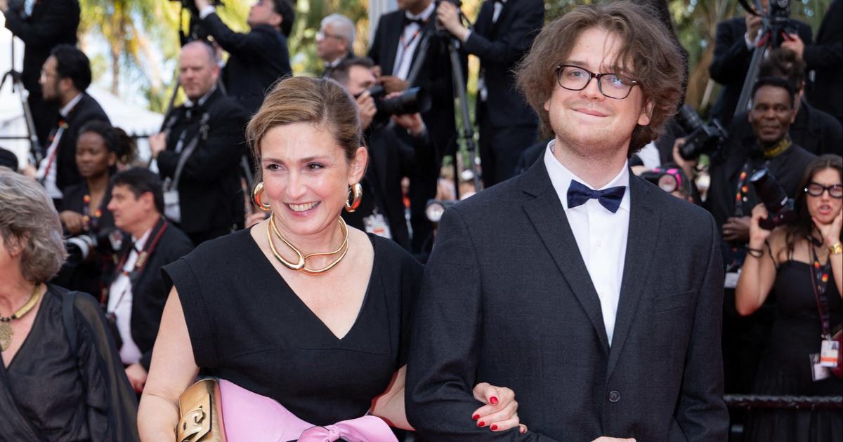 Julie Gayet à Cannes : elle rayonne avec son fils Ezéchiel, sosie de son père
