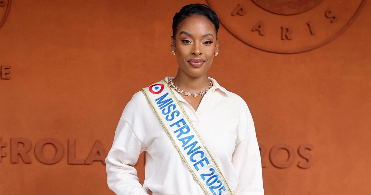 À Roland-Garros, Angélique Angarni-Filopon (Miss France 2025) pose avec ...